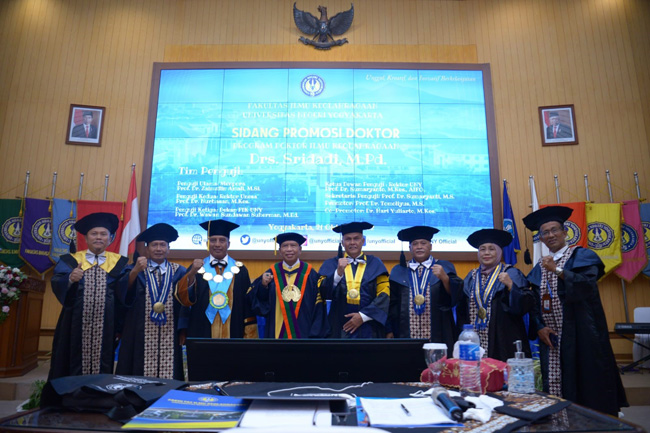 Dihadiri MENPORA, Sidang Terbuka Promosi Doktor Drs. Sridadi, M.Pd ... Dihadiri MENPORA, Sidang Terbuka Promosi Doktor Drs. Sridadi, M.Pd ...